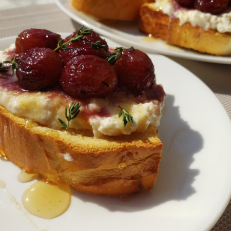 Roasted Grape & Ricotta Toasts – Instant Pot